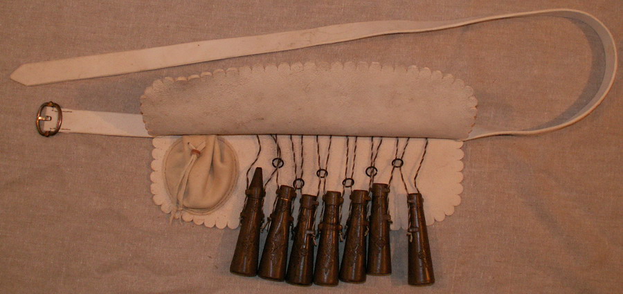 17th century hunting bandolier